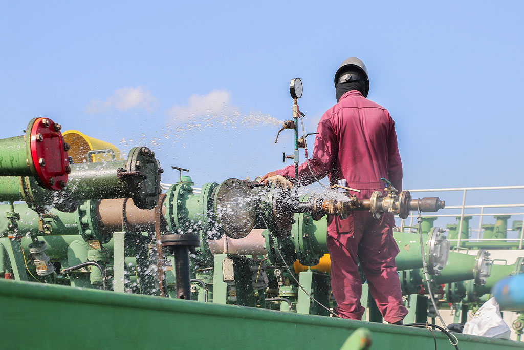 Hydrostatic Pressure Test vs. Pneumatic Pressure Testing